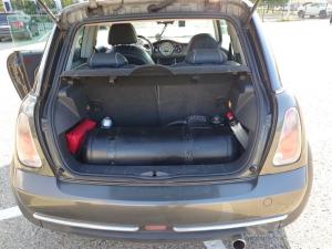 Pelēks MINI One 2006 Rīga, ar dzinēja tilpumu 1.60 L un nobraukumu 313 tūkst. km par 2700 €, foto  vietnē AUTOMOTO.COM.LV