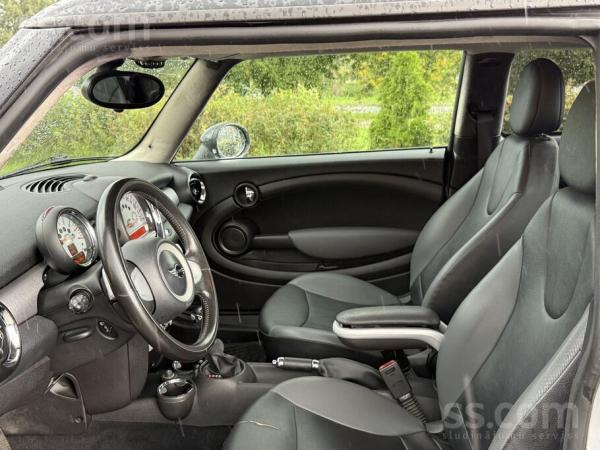 Grey MINI One 2007 in Riga, with an engine capacity of 1.40 L and mileage of 117 thousand km for 2900 €, photo 7 on AUTOMOTO.COM.LV