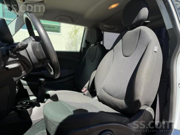 Grey MINI One 2008 in Riga, with an engine capacity of 1.40 L and mileage of 0 thousand km for 3600 €, photo 5 on AUTOMOTO.COM.LV
