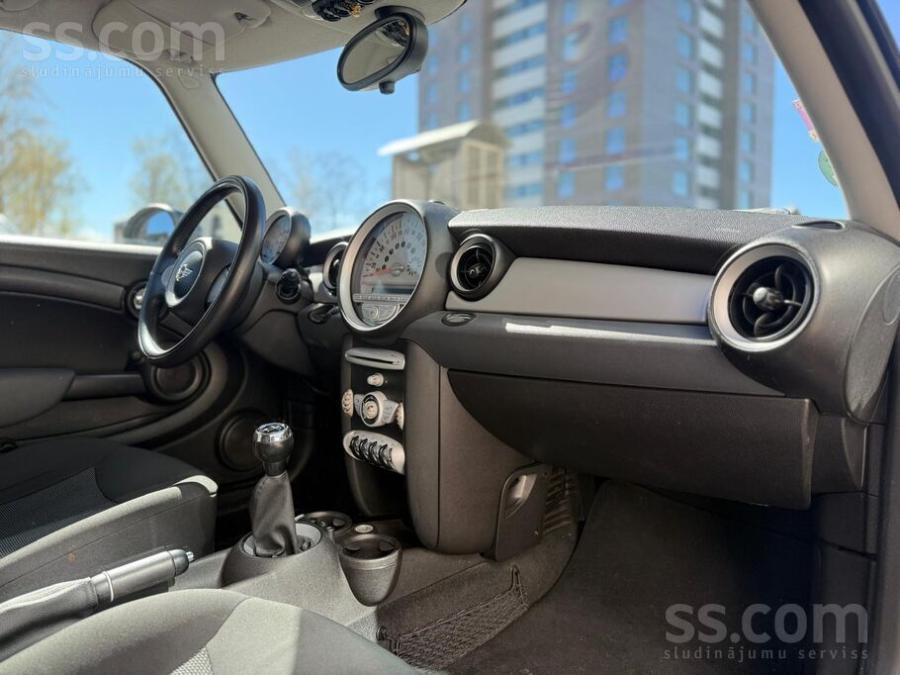 Grey MINI One 2008 in Riga, with an engine capacity of 1.40 L and mileage of 0 thousand km for 3600 €, photo 8 on AUTOMOTO.COM.LV