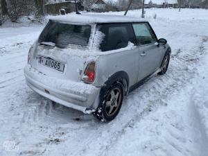 Grey MINI One 2006 in Vilnius, with an engine capacity of 1.40 L and mileage of 272 thousand km for 1000 €, photo 4 on AUTOMOTO.COM.LV