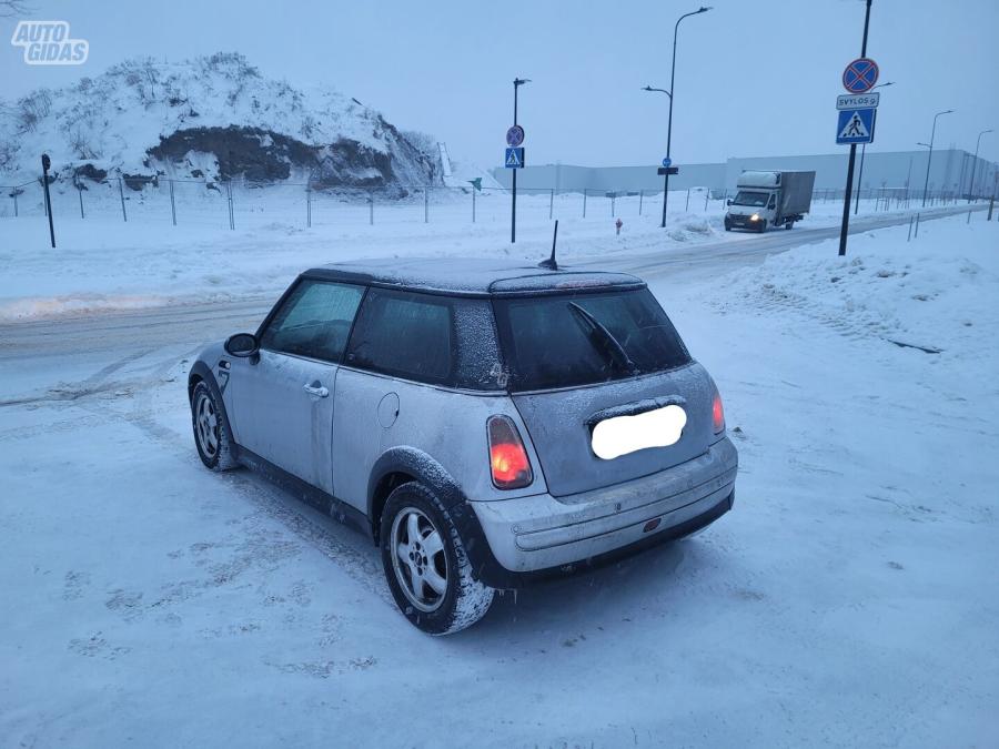 Grey MINI One 2006 in Vilnius, with an engine capacity of 1.40 L and mileage of 271 thousand km for 1350 €, photo 4 on AUTOMOTO.COM.LV