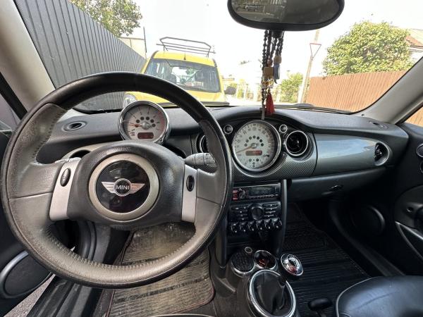 Grey MINI One 2006 in Kaunas, with an engine capacity of 1.40 L and mileage of 320 thousand km for 1200 €, photo 7 on AUTOMOTO.COM.LV