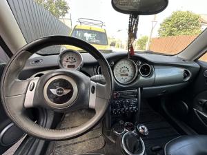 Grey MINI One 2006 in Kaunas, with an engine capacity of 1.40 L and mileage of 320 thousand km for 1200 €, photo 8 on AUTOMOTO.COM.LV
