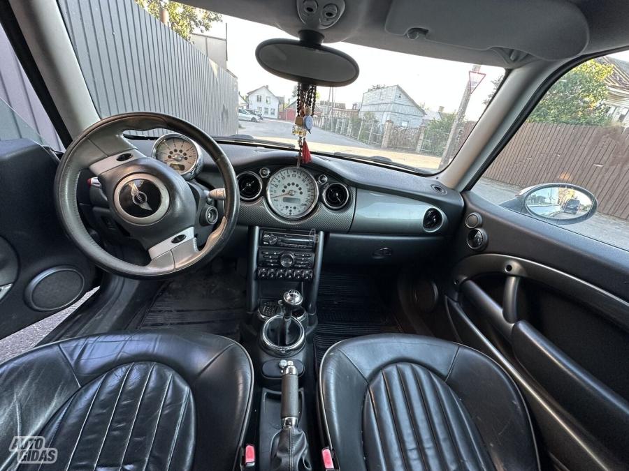 Grey MINI One 2006 in Kaunas, with an engine capacity of 1.40 L and mileage of 320 thousand km for 1200 €, photo 13 on AUTOMOTO.COM.LV
