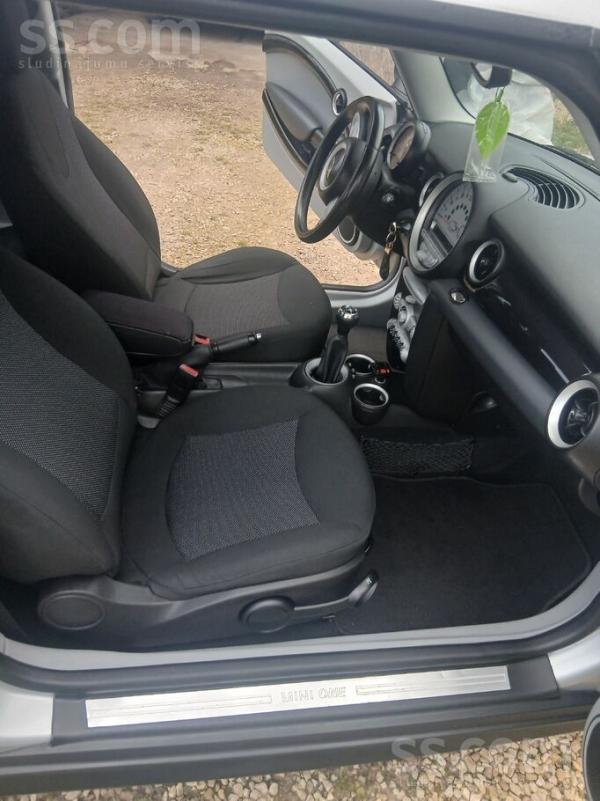 Grey MINI One 2008 in Ogre, with an engine capacity of 1.40 L and mileage of 191 thousand km for 2600 €, photo 6 on AUTOMOTO.COM.LV