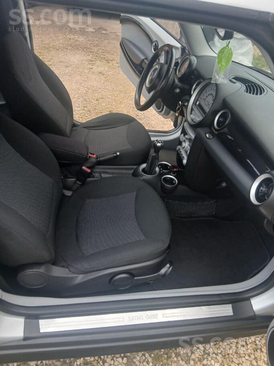 Grey MINI One 2008 in Ogre, with an engine capacity of 1.40 L and mileage of 191 thousand km for 2600 €, photo 6 on AUTOMOTO.COM.LV
