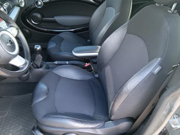 Grey MINI One 2009 in Riga, with an engine capacity of 1.60 L and mileage of 226 thousand km for 4200 €, photo 4 on AUTOMOTO.COM.LV