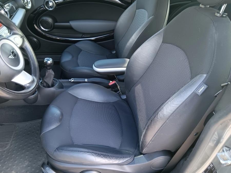 Grey MINI One 2009 in Riga, with an engine capacity of 1.60 L and mileage of 226 thousand km for 4200 €, photo 5 on AUTOMOTO.COM.LV