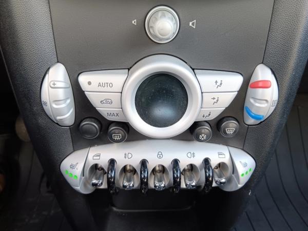 Grey MINI One 2009 in Riga, with an engine capacity of 1.60 L and mileage of 226 thousand km for 4200 €, photo 6 on AUTOMOTO.COM.LV
