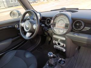 Grey MINI One 2009 in Riga, with an engine capacity of 1.60 L and mileage of 226 thousand km for 4200 €, photo 8 on AUTOMOTO.COM.LV