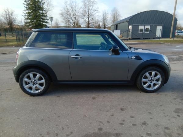 Grey MINI One 2009 in Riga, with an engine capacity of 1.60 L and mileage of 226 thousand km for 4200 €, photo 9 on AUTOMOTO.COM.LV