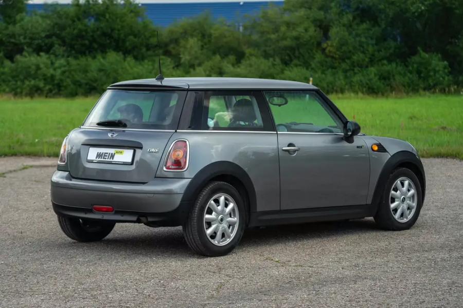 Grey MINI One 2009 in Liepaja, with an engine capacity of 1.40 L and mileage of 231 thousand km for 3850 €, photo 5 on AUTOMOTO.COM.LV