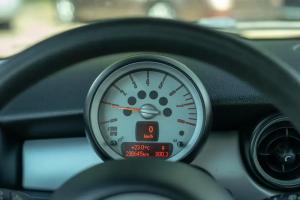 Grey MINI One 2009 in Liepaja, with an engine capacity of 1.40 L and mileage of 231 thousand km for 3850 €, photo 13 on AUTOMOTO.COM.LV