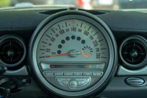 Grey MINI One 2009 in Liepaja, with an engine capacity of 1.40 L and mileage of 231 thousand km for 3850 €, photo 14 on AUTOMOTO.COM.LV