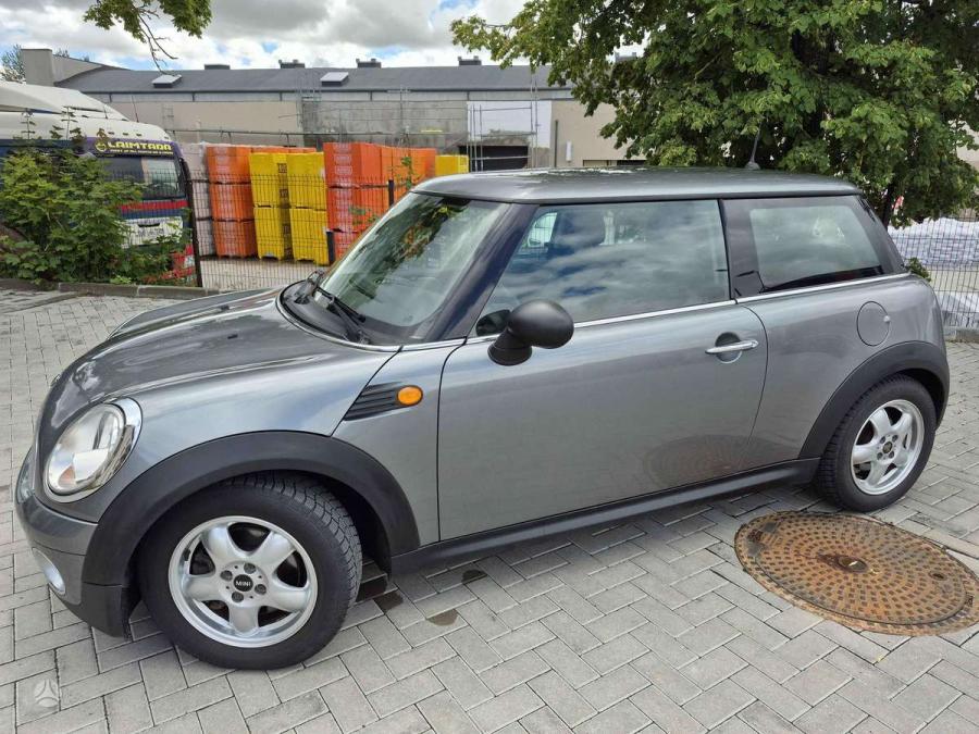 Grey MINI One 2010 in Kaunas, with an engine capacity of 1.40 L and mileage of 150 thousand km for 5100 €, photo 4 on AUTOMOTO.COM.LV