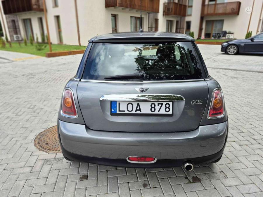 Grey MINI One 2010 in Kaunas, with an engine capacity of 1.40 L and mileage of 150 thousand km for 5100 €, photo 5 on AUTOMOTO.COM.LV