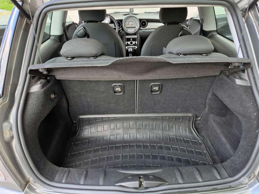 Grey MINI One 2010 in Kaunas, with an engine capacity of 1.40 L and mileage of 150 thousand km for 5100 €, photo 6 on AUTOMOTO.COM.LV
