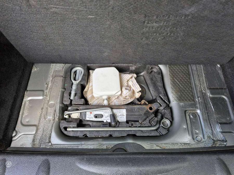 Grey MINI One 2010 in Kaunas, with an engine capacity of 1.40 L and mileage of 150 thousand km for 5100 €, photo 7 on AUTOMOTO.COM.LV