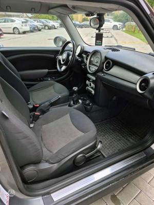 Grey MINI One 2010 in Kaunas, with an engine capacity of 1.40 L and mileage of 150 thousand km for 5100 €, photo 9 on AUTOMOTO.COM.LV