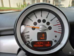 Grey MINI One 2010 in Kaunas, with an engine capacity of 1.40 L and mileage of 150 thousand km for 5100 €, photo 11 on AUTOMOTO.COM.LV