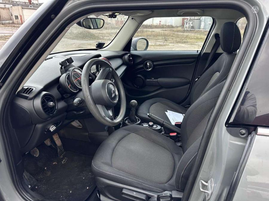 Grey MINI One 2016 in Vilnius, with an engine capacity of 1.50 L and mileage of 296 thousand km for 5900 €, photo 8 on AUTOMOTO.COM.LV