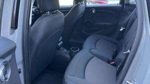 Pelēks MINI One 2016 Ukmergė, ar dzinēja tilpumu 1.50 L un nobraukumu 240 tūkst. km par 6100 €, foto 11 vietnē AUTOMOTO.COM.LV