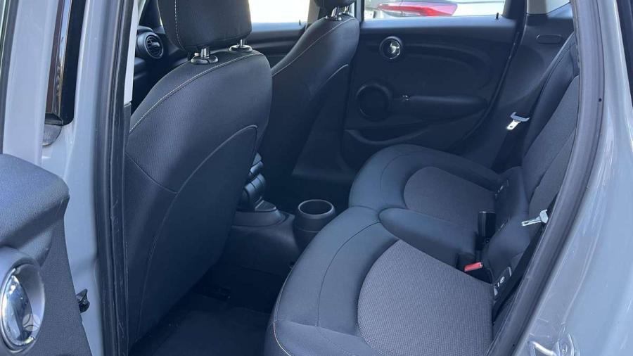 Pelēks MINI One 2016 Ukmergė, ar dzinēja tilpumu 1.50 L un nobraukumu 240 tūkst. km par 6100 €, foto 11 vietnē AUTOMOTO.COM.LV