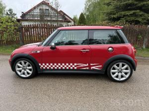 Red MINI One 2002 in Riga, with an engine capacity of 1.60 L and mileage of 238 thousand km for 1700 €, photo 3 on AUTOMOTO.COM.LV