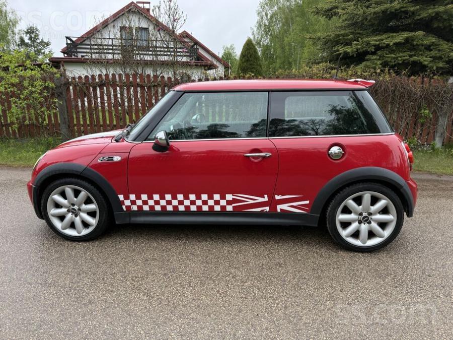 Red MINI One 2002 in Riga, with an engine capacity of 1.60 L and mileage of 238 thousand km for 1700 €, photo 3 on AUTOMOTO.COM.LV