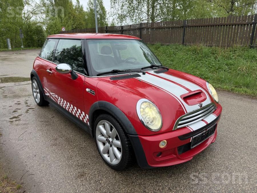 Red MINI One 2002 in Riga, with an engine capacity of 1.60 L and mileage of 238 thousand km for 1700 €, photo 6 on AUTOMOTO.COM.LV
