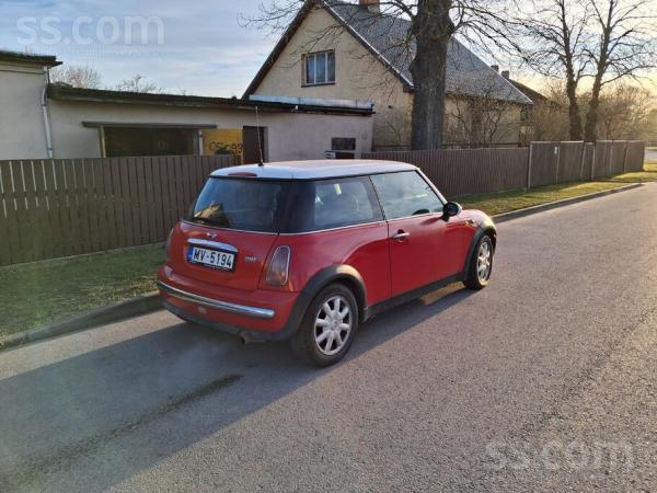 MINI One 2002 in Liepaja on AUTOMOTO.COM.LV Red MINI One 2002 in Liepaja, with an engine capacity of 1.60 L and mileage of 255 thousand km for 1200 €, photo 3 on AUTOMOTO.COM.LV