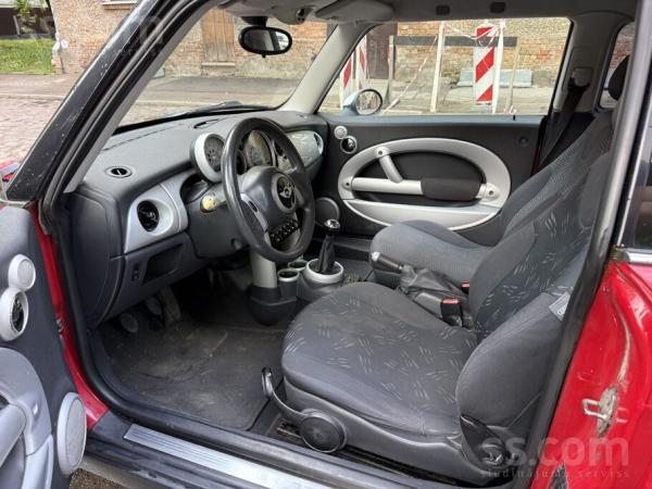 Red MINI One 2003 in Riga, with an engine capacity of 1.60 L and mileage of 250 thousand km for 1350 €, photo 5 on AUTOMOTO.COM.LV