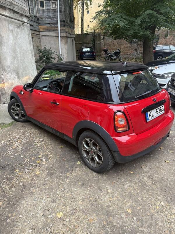 Red MINI One 2010 in Riga, with an engine capacity of 1.60 L and mileage of 223 thousand km for 2450 €, photo 4 on AUTOMOTO.COM.LV
