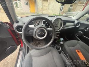 Red MINI One 2010 in Riga, with an engine capacity of 1.60 L and mileage of 223 thousand km for 2450 €, photo 5 on AUTOMOTO.COM.LV