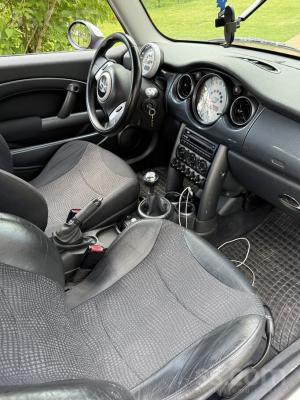 Sarkans MINI One 2004 Liepāja, ar dzinēja tilpumu 1.40 L un nobraukumu 317 tūkst. km par 2000 €, foto 5 vietnē AUTOMOTO.COM.LV