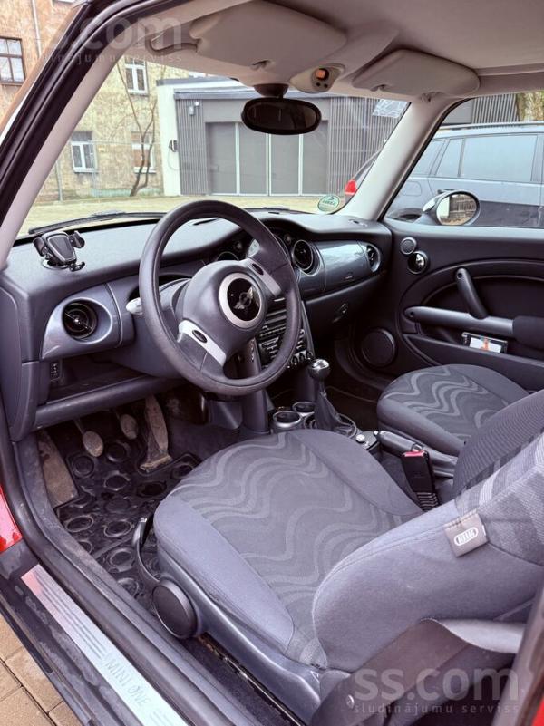 Red MINI One 2004 in Riga, with an engine capacity of 1.60 L and mileage of 187 thousand km for 4200 €, photo 7 on AUTOMOTO.COM.LV