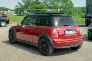 Red MINI One 2006 in Liepaja, with an engine capacity of 1.40 L and mileage of 395 thousand km for 2900 €, photo 3 on AUTOMOTO.COM.LV