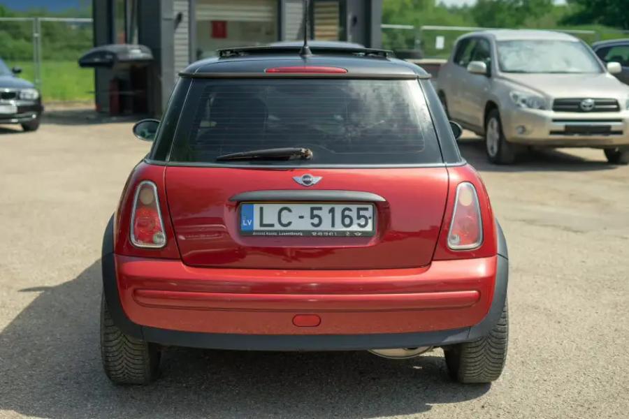Red MINI One 2006 in Liepaja, with an engine capacity of 1.40 L and mileage of 395 thousand km for 2900 €, photo 4 on AUTOMOTO.COM.LV