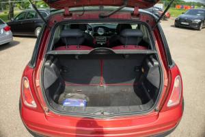 Red MINI One 2006 in Liepaja, with an engine capacity of 1.40 L and mileage of 395 thousand km for 2900 €, photo 13 on AUTOMOTO.COM.LV
