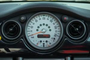Red MINI One 2006 in Liepaja, with an engine capacity of 1.40 L and mileage of 395 thousand km for 2900 €, photo 18 on AUTOMOTO.COM.LV