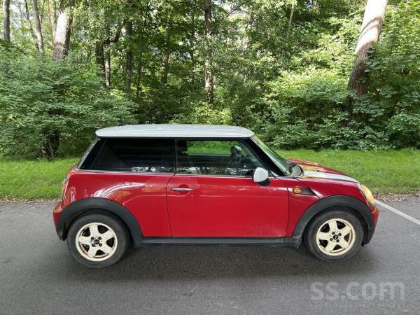 Red MINI One 2007 in Riga, with an engine capacity of 1.40 L and mileage of 197 thousand km for 2000 €, photo 5 on AUTOMOTO.COM.LV