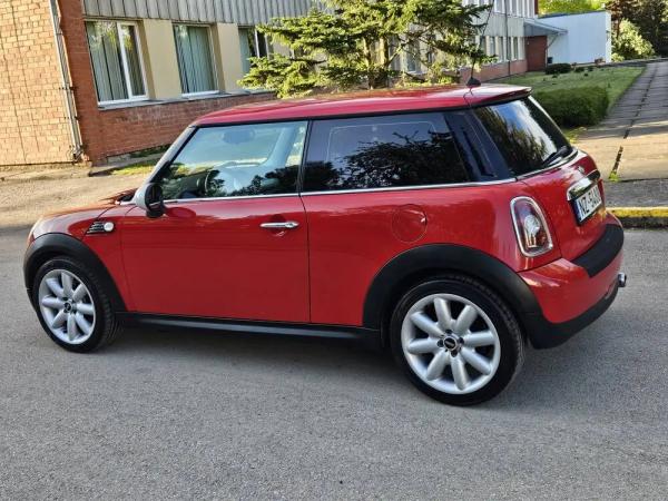 Red MINI One 2008 in Jekabpils, with an engine capacity of 1.40 L and mileage of 131 thousand km for 2990 €, photo 8 on AUTOMOTO.COM.LV