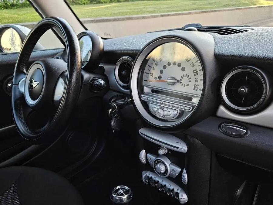 Sarkans MINI One 2008 Jēkabpils, ar dzinēja tilpumu 1.40 L un nobraukumu 131 tūkst. km par 2990 €, foto 20 vietnē AUTOMOTO.COM.LV