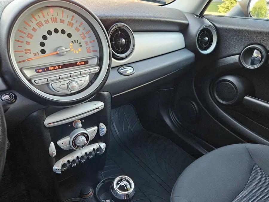 Sarkans MINI One 2008 Jēkabpils, ar dzinēja tilpumu 1.40 L un nobraukumu 131 tūkst. km par 2990 €, foto 29 vietnē AUTOMOTO.COM.LV