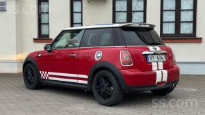 Red MINI One 2009 in Jelgava, with an engine capacity of 1.60 L and mileage of 335 thousand km for 2450 €, photo 5 on AUTOMOTO.COM.LV