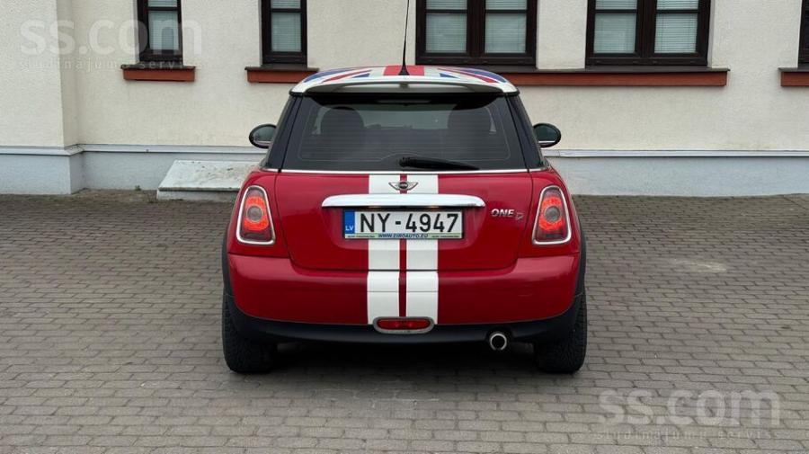 Red MINI One 2009 in Jelgava, with an engine capacity of 1.60 L and mileage of 335 thousand km for 2450 €, photo 6 on AUTOMOTO.COM.LV