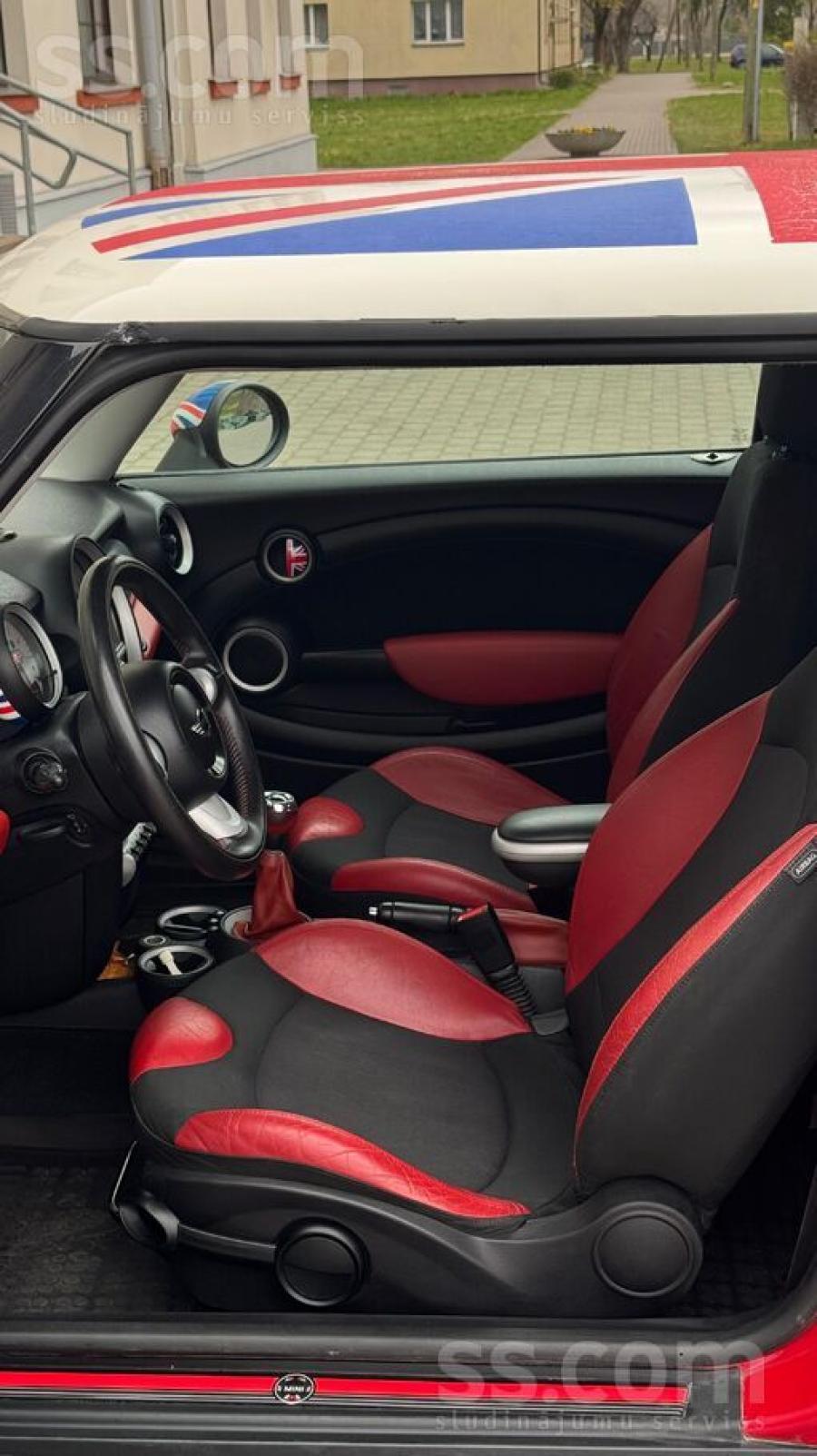 Red MINI One 2009 in Jelgava, with an engine capacity of 1.60 L and mileage of 335 thousand km for 2450 €, photo 7 on AUTOMOTO.COM.LV