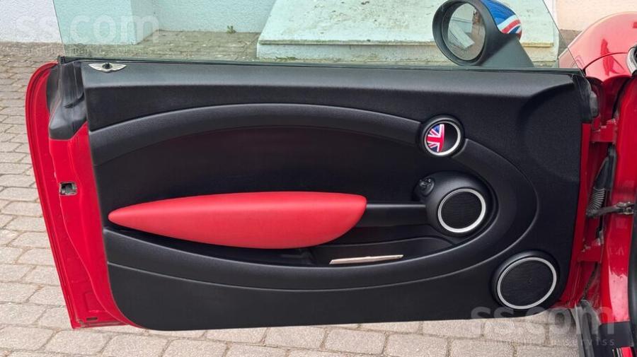 Red MINI One 2009 in Jelgava, with an engine capacity of 1.60 L and mileage of 335 thousand km for 2450 €, photo 13 on AUTOMOTO.COM.LV