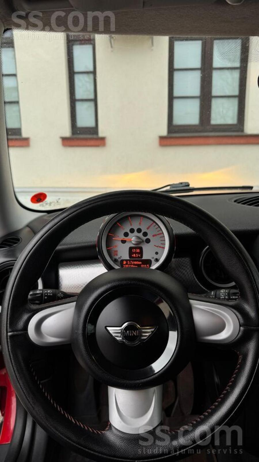 Red MINI One 2009 in Jelgava, with an engine capacity of 1.60 L and mileage of 335 thousand km for 2450 €, photo 14 on AUTOMOTO.COM.LV